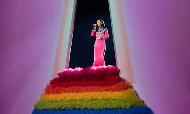 Katy Perry's Heartfelt Tribute to Daughter Daisy Dove Lights Up "Play ...