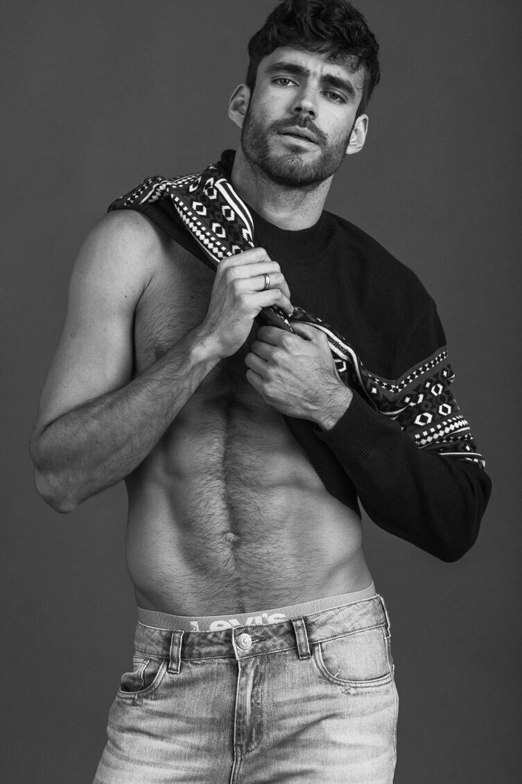 Sizzling Encounters with Sexy Model Caio Cesar: A Visual Feast for the ...
