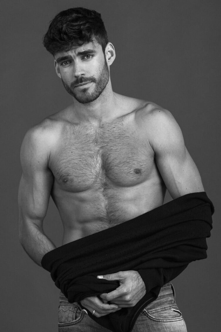 Sizzling Encounters with Sexy Model Caio Cesar: A Visual Feast for the ...