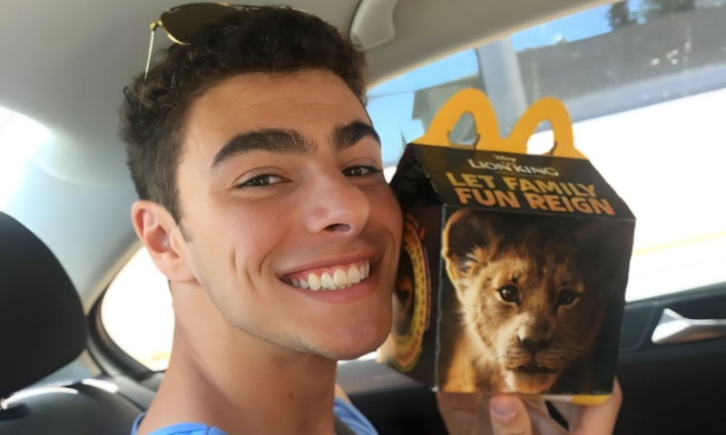 OnlyFans Star Peachy Boy on Bisexuality, Queerbaiting, and Fan ...