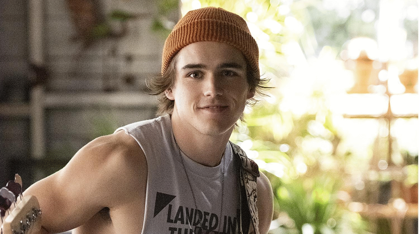 Charlie Gillespie bares it all - The Pink Times