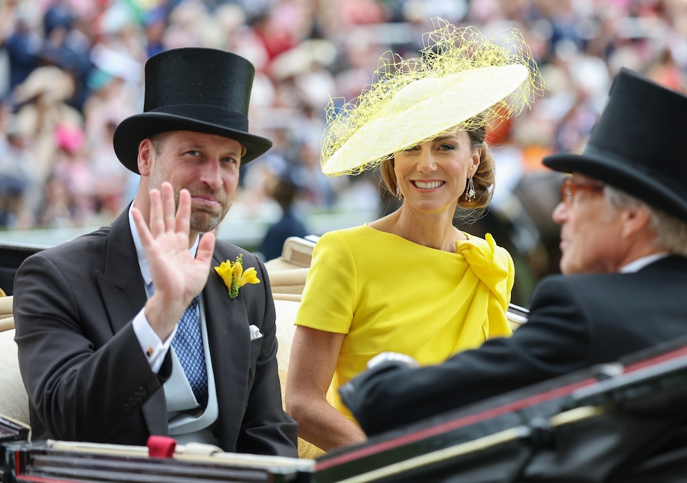 Royal Couple Dazzles in Yellow - The Pink Times