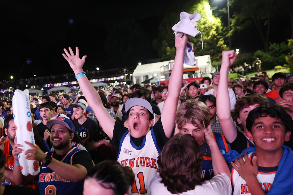 Knicks Fans Rely on Superstitions - The Pink Times